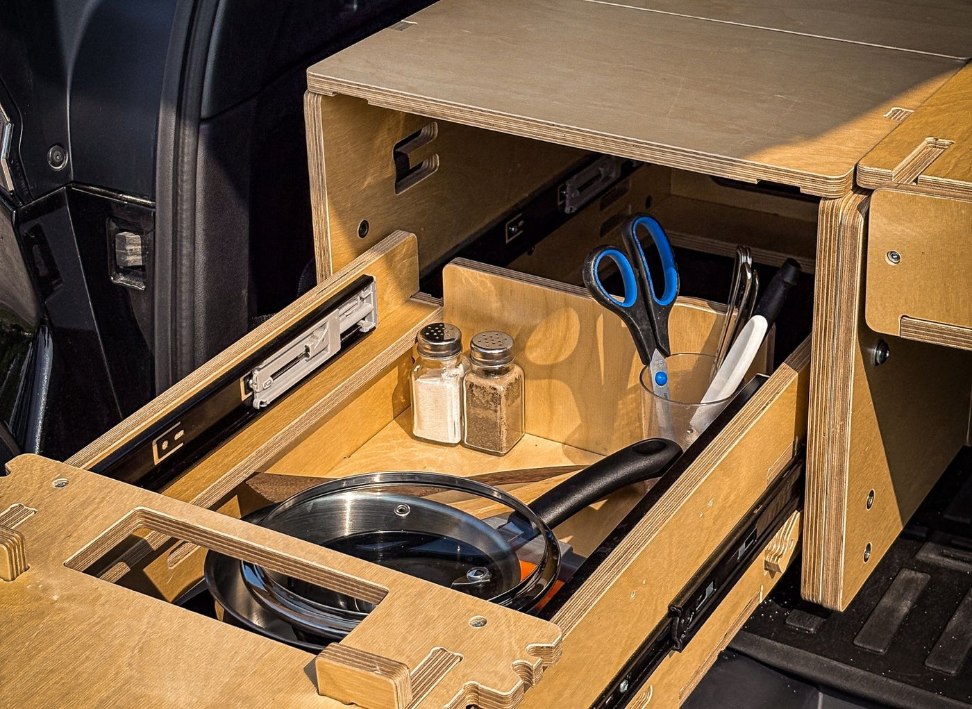 Car-camping kit - modular conversion kit for SUV | Vanpackers®